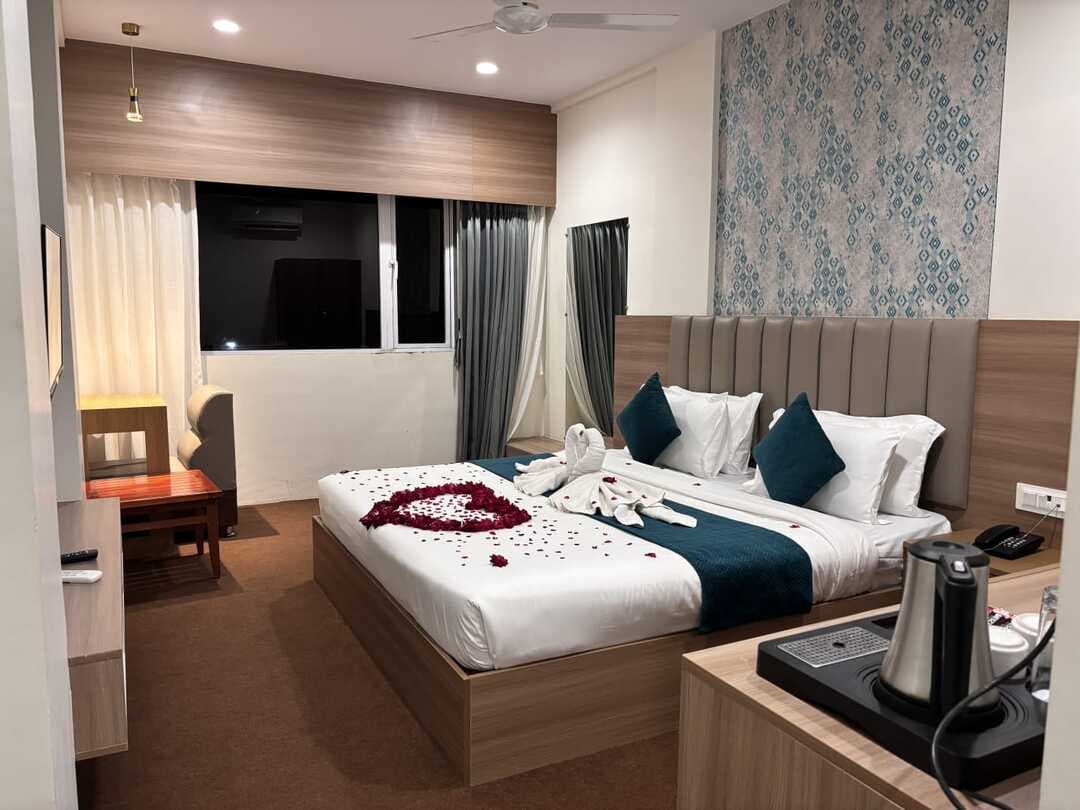 Diwali trip statue of unity 1N/2D premium stay - The unity tourism